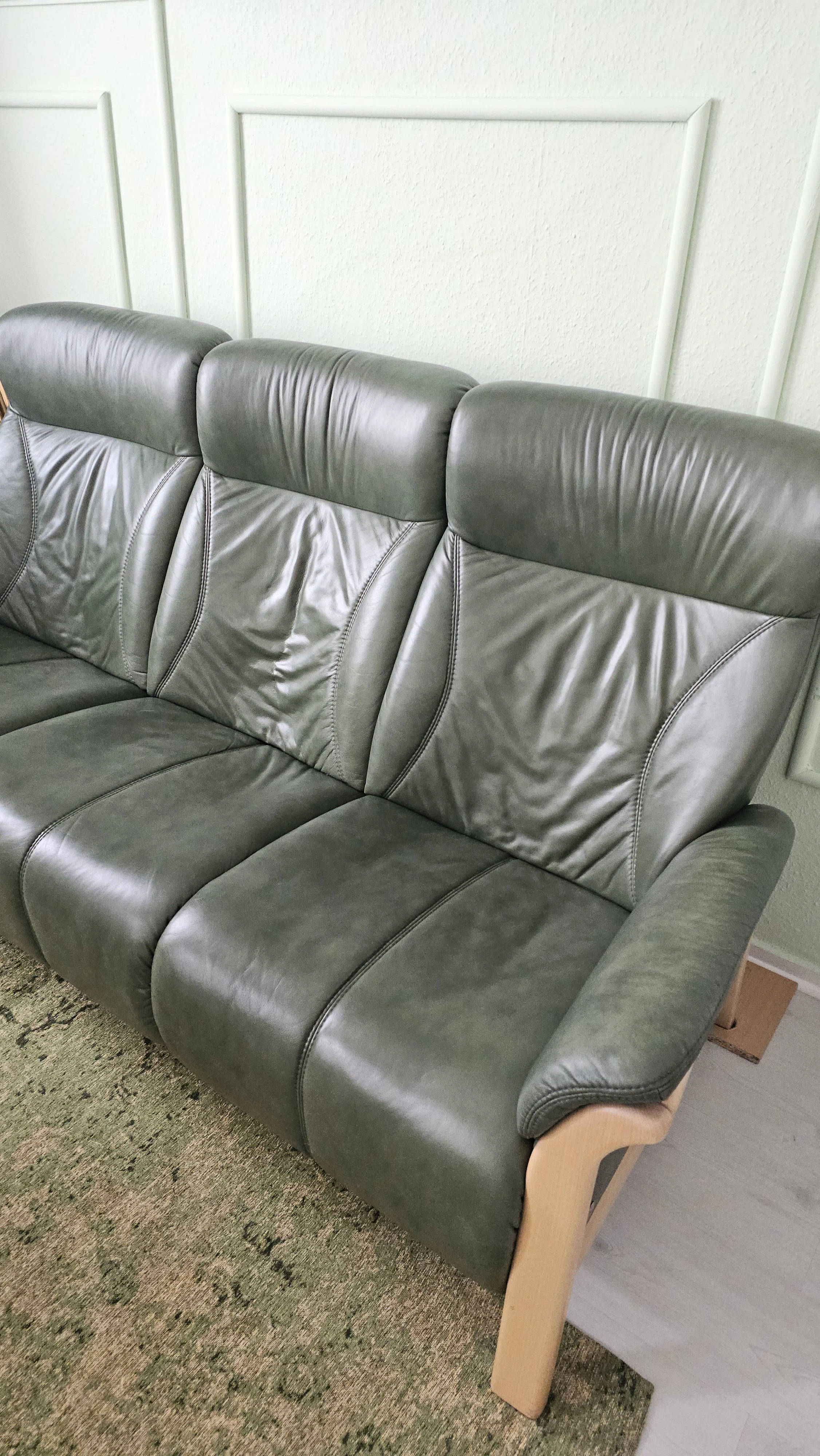 3-Sitzer Sofa & 2 Relaxsessel (grün) – Echtholz - Schwarzes Brett auf ...